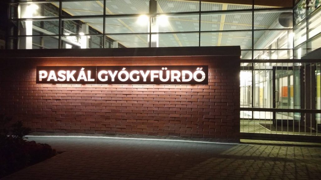 Pascal fürdő: hiába emlegetik sokat, ilyen termálfürdő nincs - Termál ...