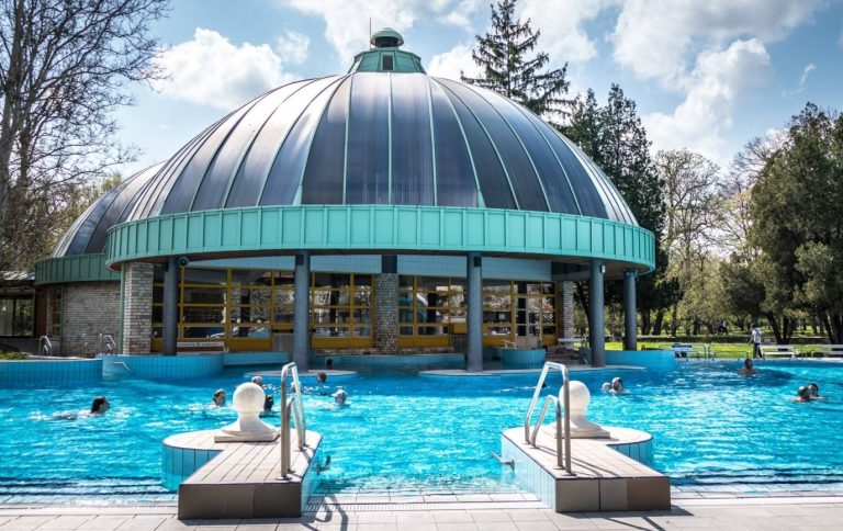 Rentábilis a strand és a török fürdő működtetése Egerben - Termál Online